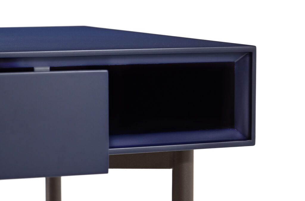Finn Desk | THRIVE